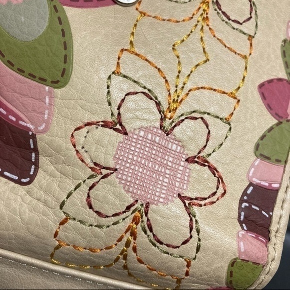 Fossil | Bags | Fossil Cream Floral Wallet | Poshmark